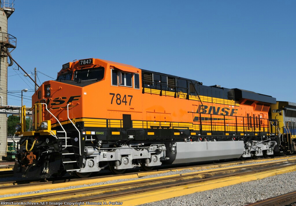 BNSF 7847 ES44DC New
